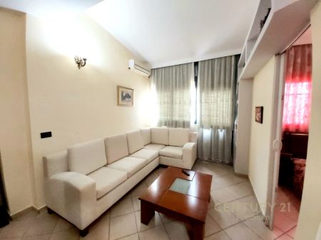 Apartamente, Shtëpi, Zyrat Per Shitje, Per Qira - Century 21 Albania
