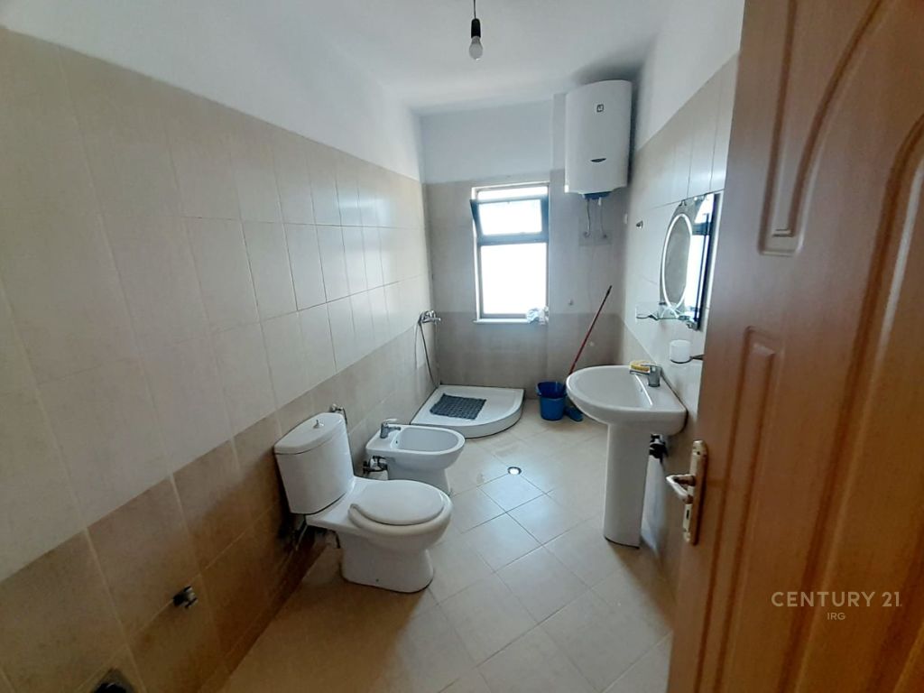 SHITET APARTAMENT 2+1 PRANE ISH-UET!! - Century 21 Albania