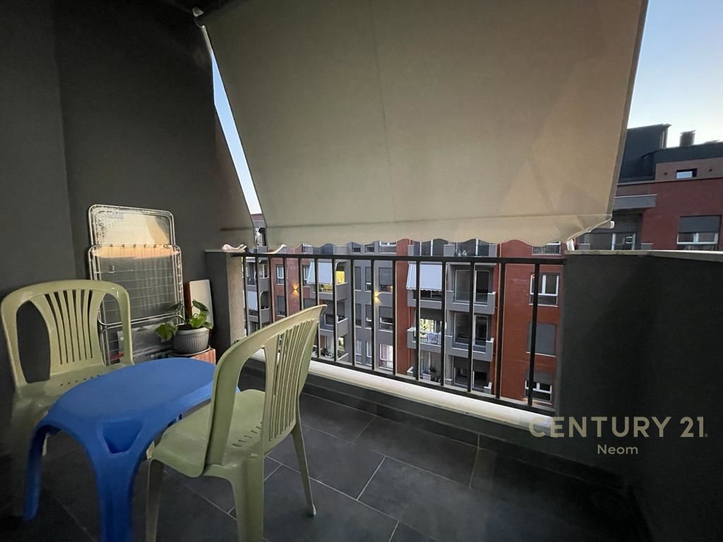 QIRA, APARTAMENT 1+1, Rruga 5 MAJI! - Century 21 Albania