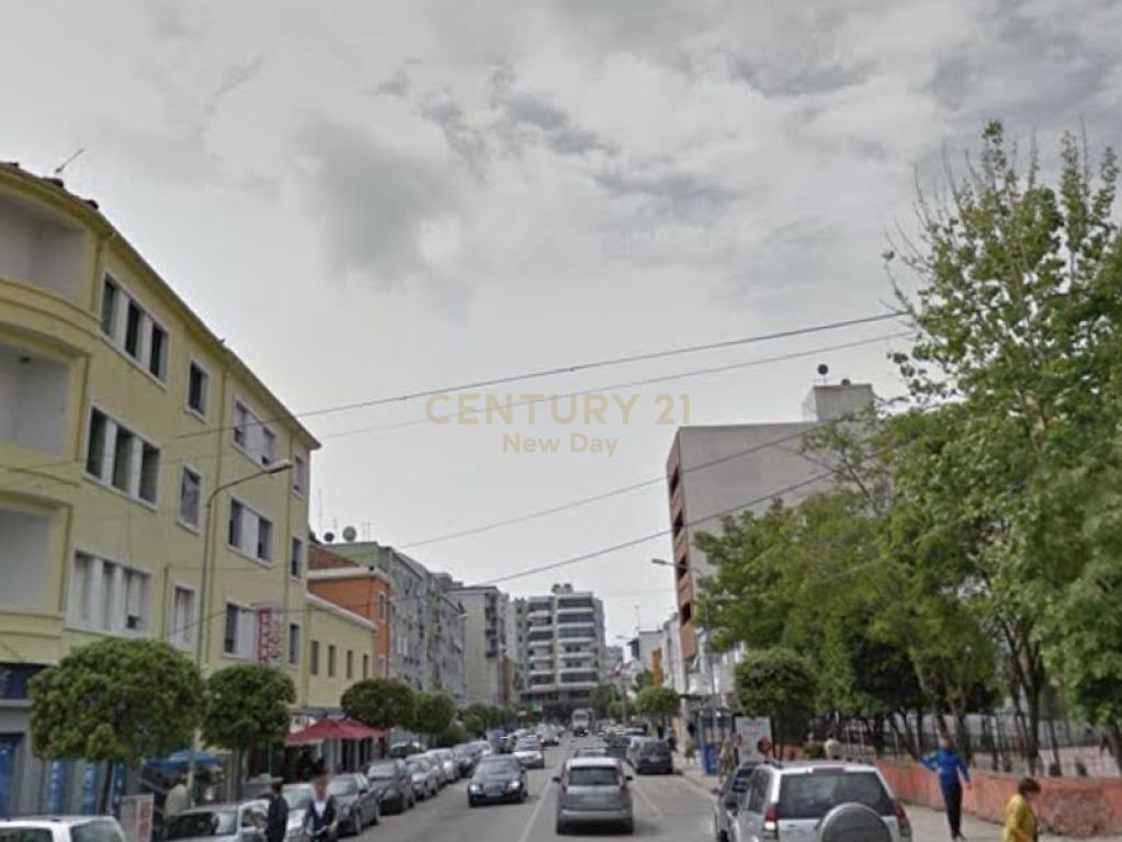 SHITET DYQAN KATI 0 NE QENDER - Century 21 Albania