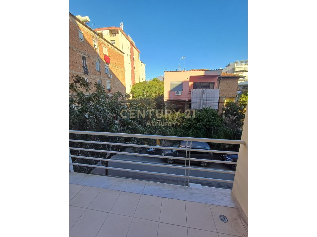 Ali Demi, Apartament 2+1+2 ne Shitje! - Century 21 Albania