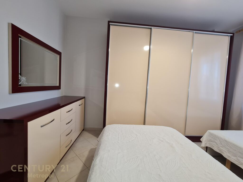 Jap per qira apartament 1+1, rruga Rrapo Hekali! - Century 21 Albania