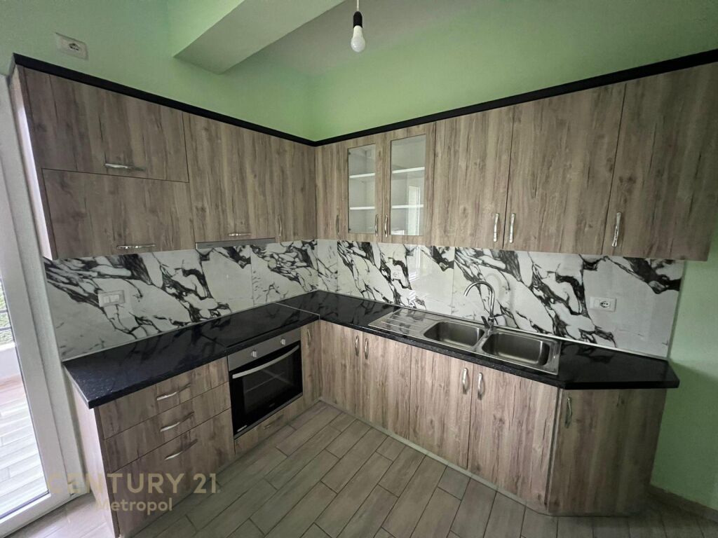 Japim per qira aparament 1+1 prane Teg. - Century 21 Albania