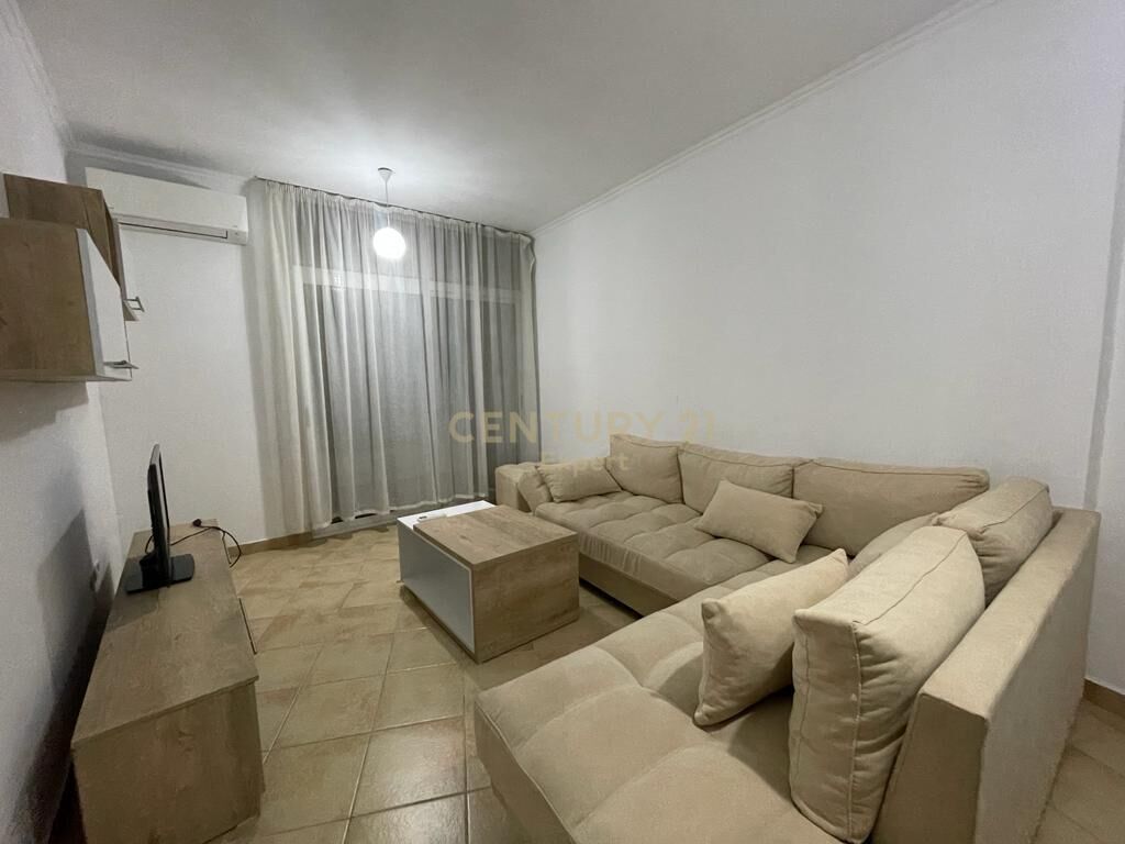 JAPIM APARTAMENT 2+1 ME QIRA TEK KOMPLEKSI FRATARI !! - Century 21 Albania