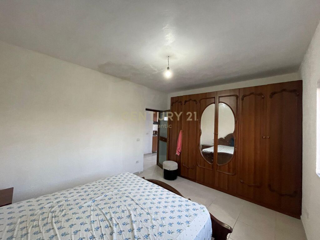 JEPET ME QERA SHTEPI PRIVATE NE SEKTOR RINIA ! - Century 21 Albania