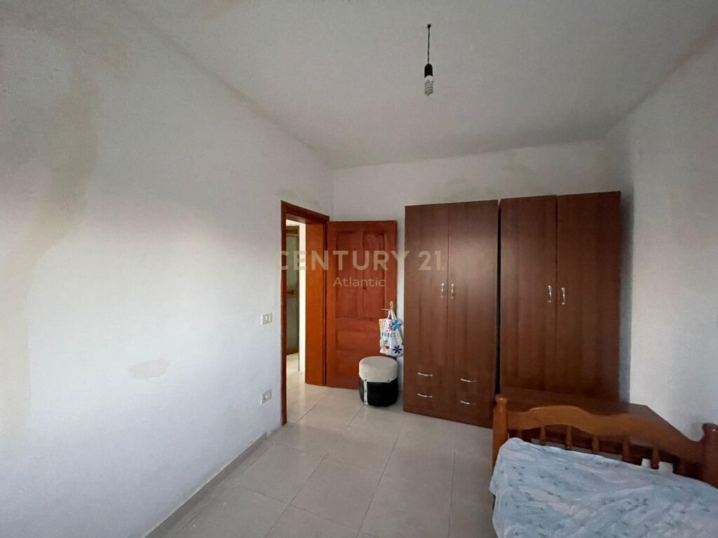 JEPET ME QERA SHTEPI PRIVATE NE SEKTOR RINIA ! - Century 21 Albania