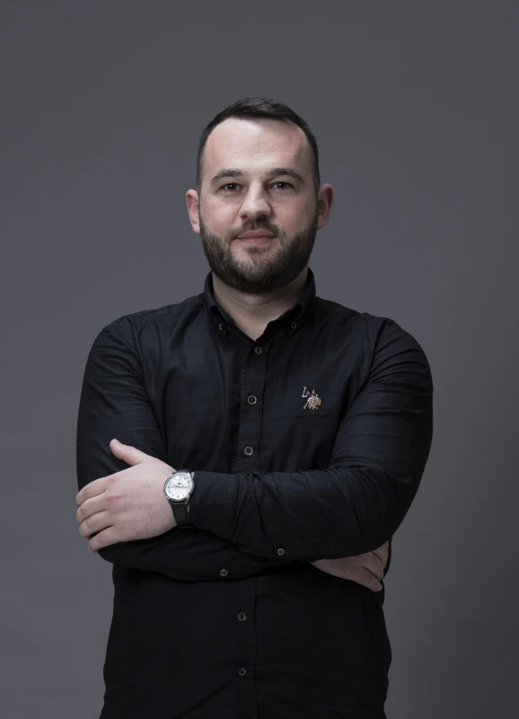 Kledjan Isufaj - Century 21 Albania