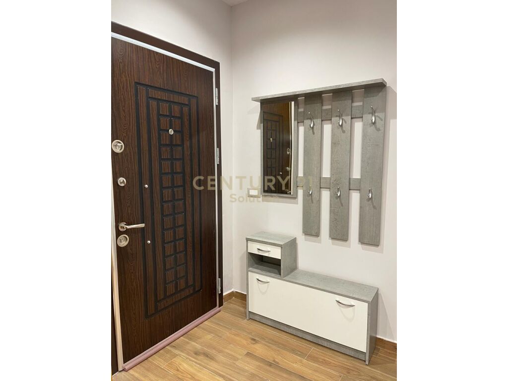 JEPET ME QIRA GARSONIERE TEK VARRI BAMIT! - Century 21 Albania