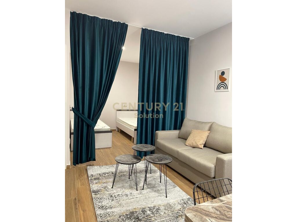 JEPET ME QIRA GARSONIERE TEK VARRI BAMIT! - Century 21 Albania