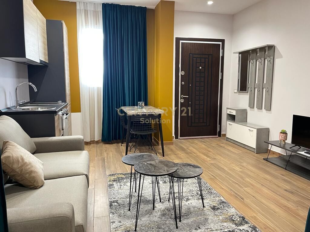 JEPET ME QIRA GARSONIERE TEK VARRI BAMIT! - Century 21 Albania