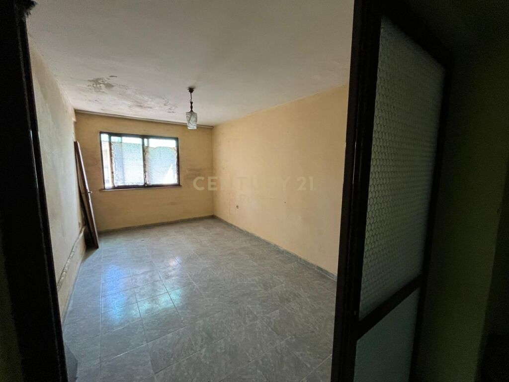 SHITET APARTAMENT 2+1 PRANE SHKOLLES "ANDON ZAKO CAJUPI". - Century 21 ...