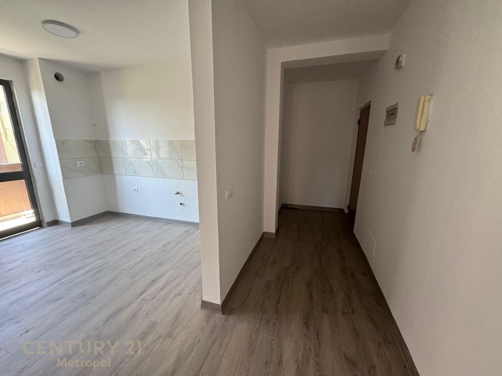 APARTAMENT 2+1 NE SHITJE, ISH FUSHA E AVIACIONIT! - Century 21 Albania
