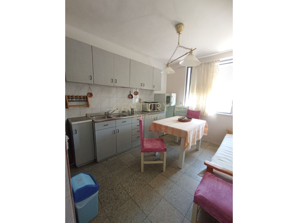 Japim apartament me qira 2+1 tek Rruga Mine Peza - Century 21 Albania