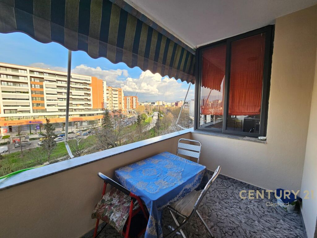 JEPET ME QIRA APARTAMENT 2+1+2 TE PALLATI ME SHIGJETA - Century 21 Albania