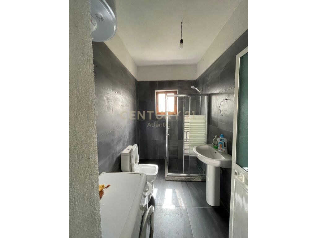 JEPET ME QERA KATI I DYTE I NJE SHTEPIE PRIVATE NE ISH KENETE DURRES ...