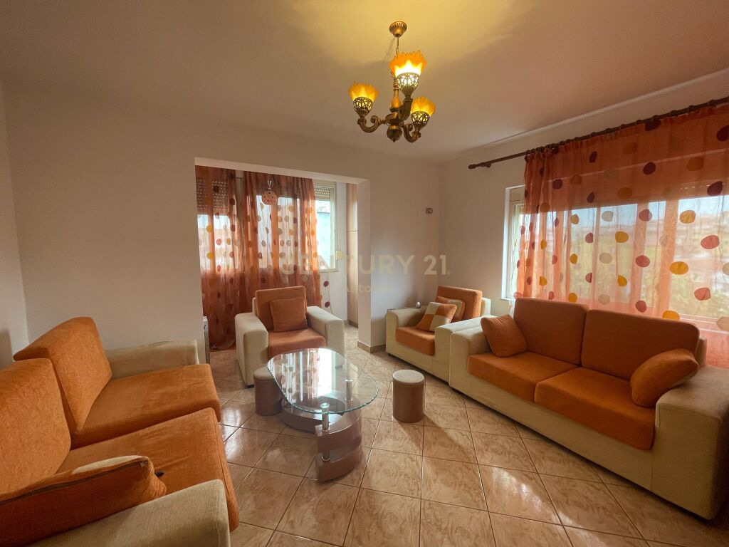 JEPET ME QIRA APARTAMENT 1+1, RRETHRROTULLIMI I SHKOZES - Century 21 ...