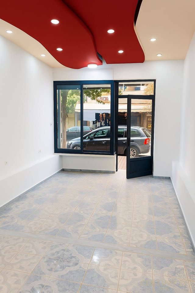 IN THE CENTER OF FIER WE SELL A BUSINESS UNIT - Fier, Fier - Dua Shpi