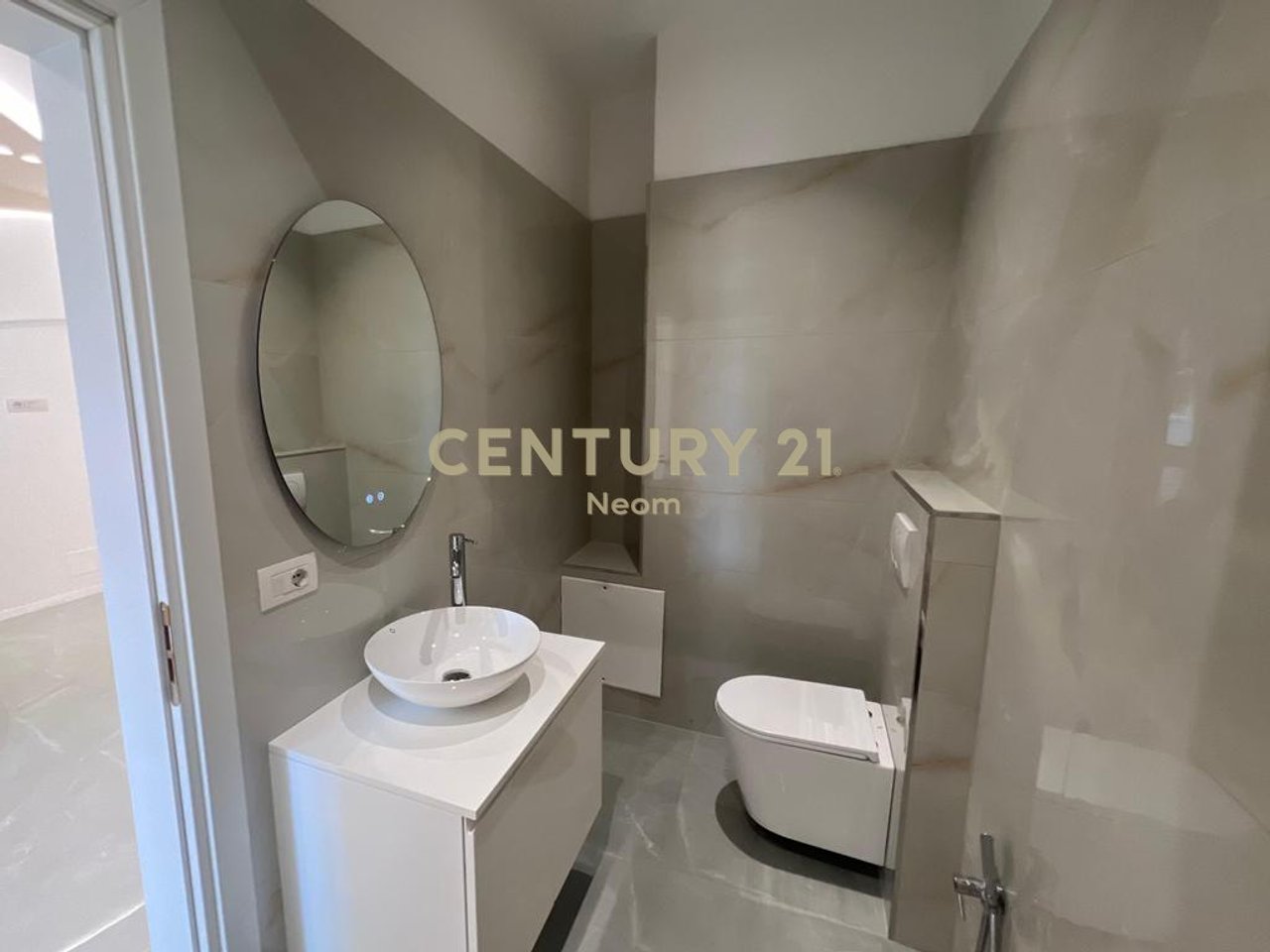 Qira, Business Environment 140 M2 near Zogu i Zi. - Tirane, Hipoteka ...