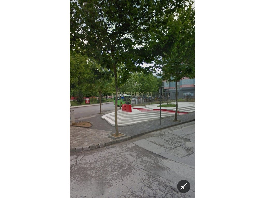 Commercial space for sale on Bajram Curri Boulevard, near 1 Maji school ...