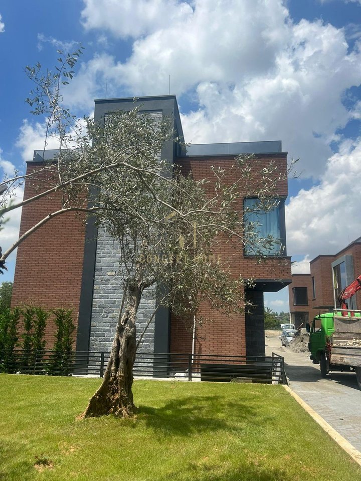 Villa for Sale in Farkë, Roses Residence Tirana - €620,000 | 313.8 m² ...
