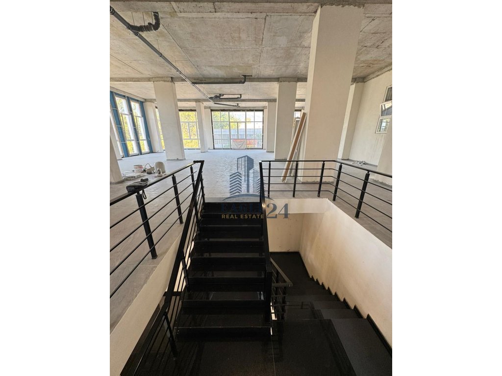 Ambient Shumëpërdorimësh Me Qira në Rruga 5 Maji, Tirana - 3000€ | 550 ...