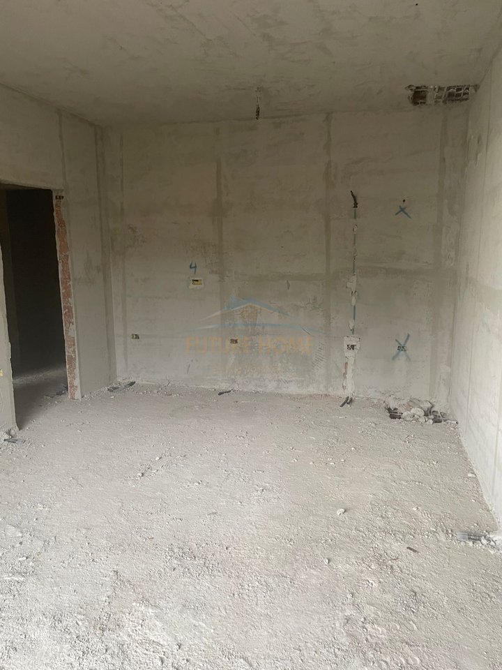 Shitet, Apartament 1+1, Kompleksi Guce, Ish Parku i Autobuzave, Tirane ...